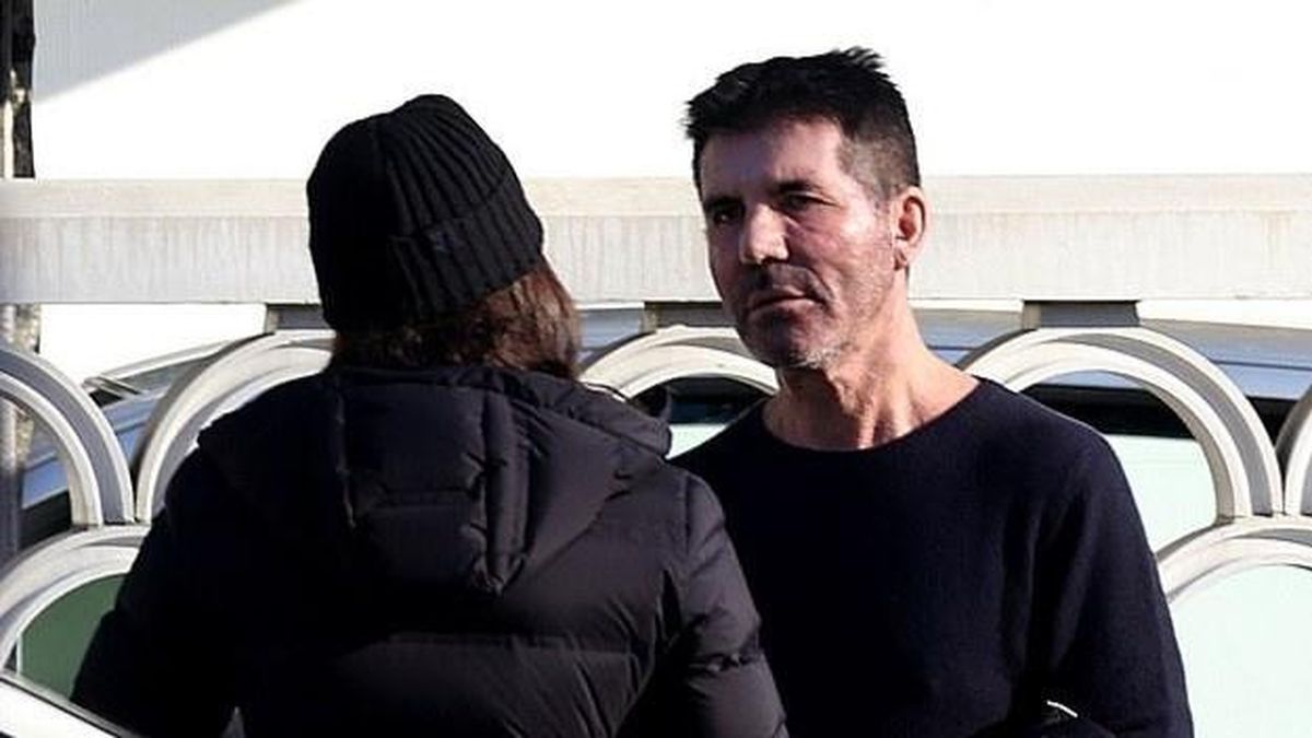 Simon Cowell tranh cãi với bạn gái trên phố - Tạp chí Tri thức