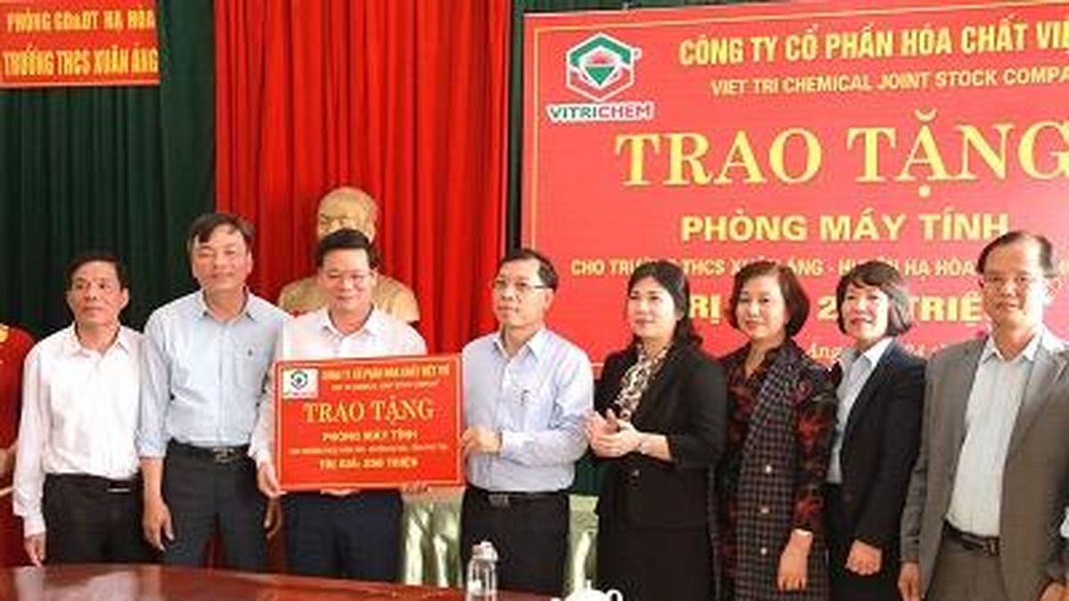 Công ty CP Hóa chất Việt Trì tặng 21 bộ máy tính cho trường THCS Xuân ...
