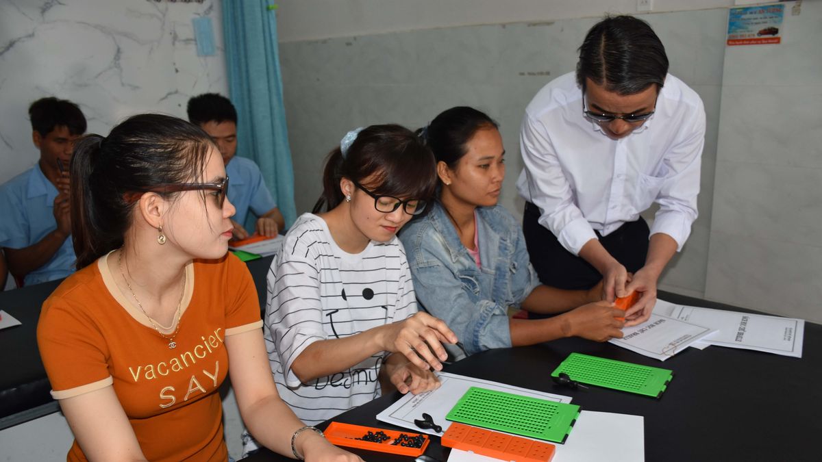 Hội Người mù tỉnh Gia Lai khai giảng lớp học chữ Braille - Báo Gia Lai