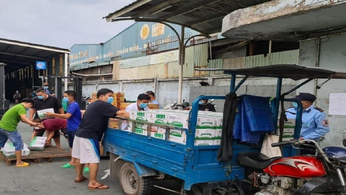 Hơn 700 công nhân đang cách ly được hỗ trợ - Báo Pháp Luật TP.HCM