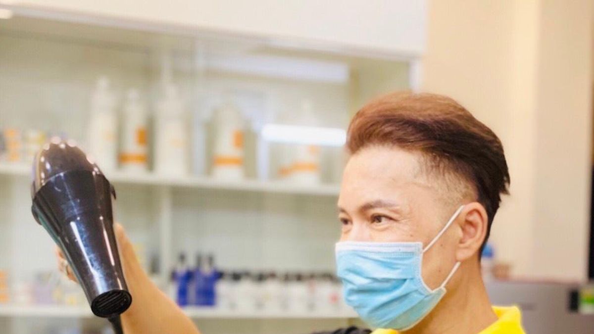 Nhiều tiệm cắt tóc phải từ chối khách hàng vì... thiếu thợ - Báo Kinh ...