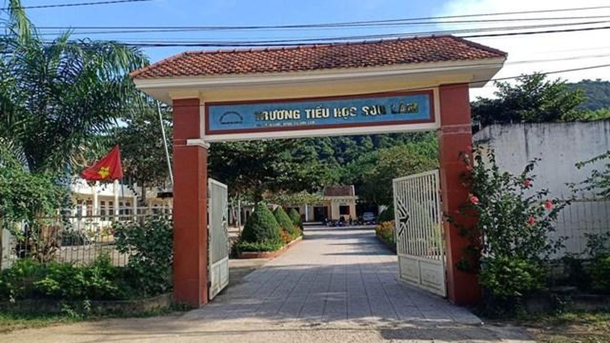 Phụ huynh ở Hà Tĩnh mang dao vào trường uy hiệu trưởng: Trưởng phòng GD ...