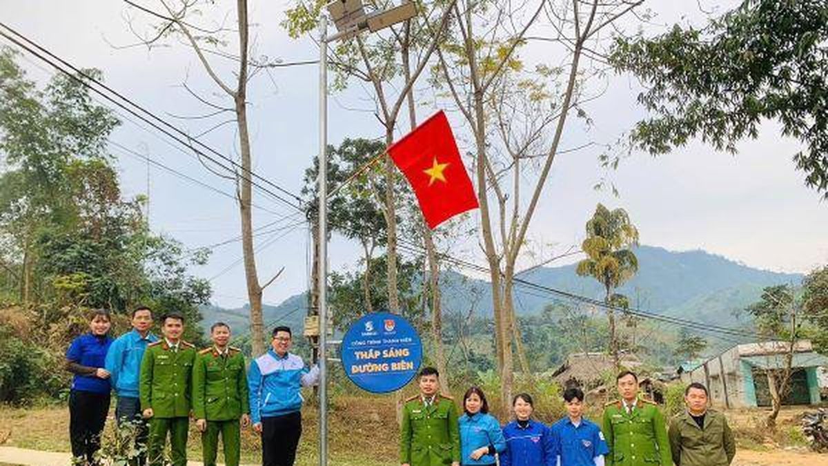 Huyện đoàn Hàm Yên khánh thành công trình Thắp sáng đường quê tại xã ...