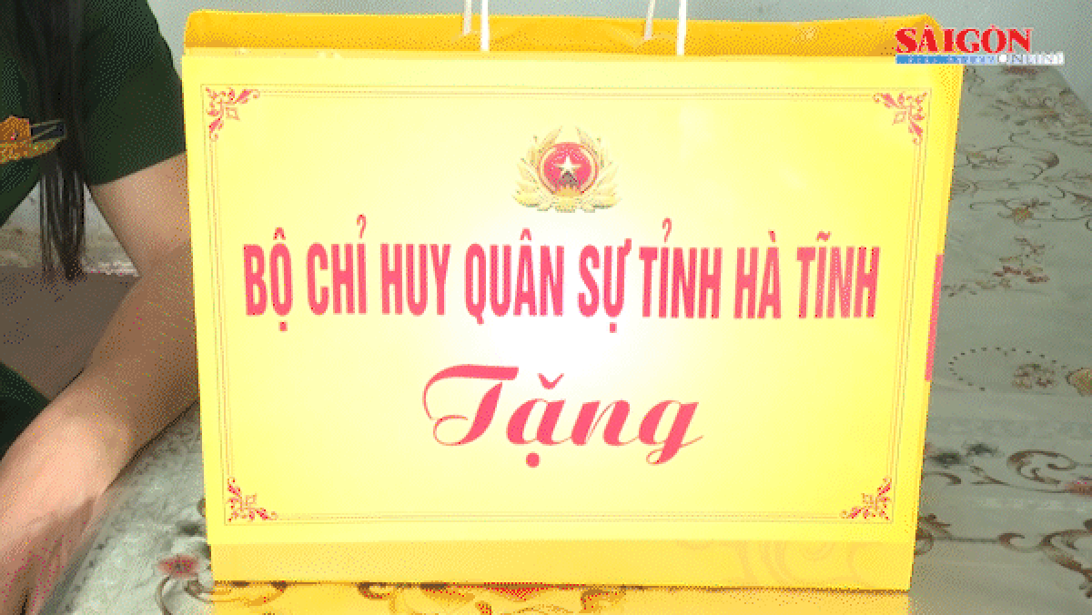 'Mẹ đỡ đầu' tiếp sức trẻ em khó khăn đến trường - Báo Sài Gòn Giải Phóng