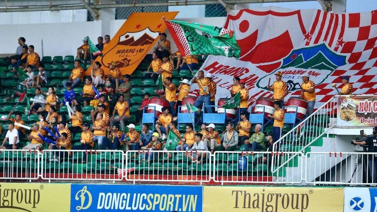 Hoàng Anh Gia Lai mở cửa tự do sân Pleiku trong trận đấu với Hà Nội ...