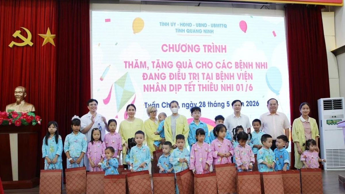 Bí thư Quản Minh Cường thăm, trao quà cho bệnh nhi tại Bệnh viện Sản ...