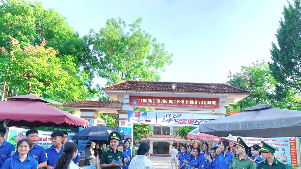 Lan tỏa nghĩa tình quân dân trong mùa tuyển sinh vào lớp 10 - Báo Biên ...
