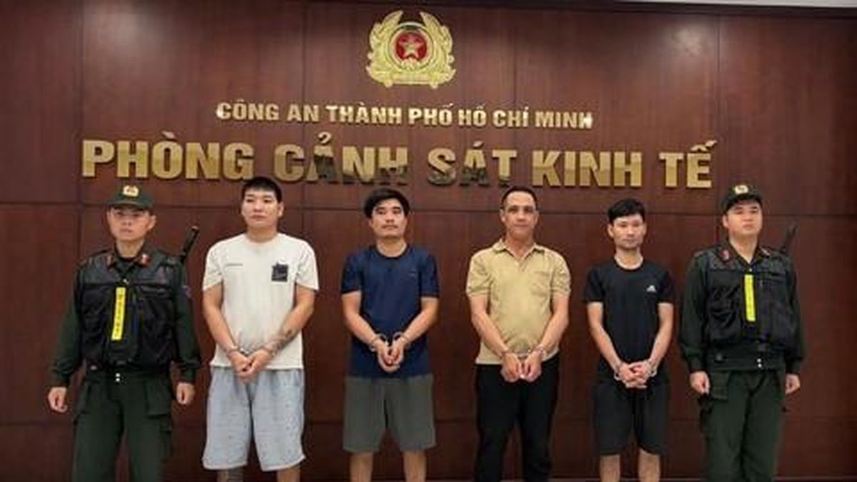 Công an TPHCM triệt phá 3 cơ sở dùng hóa chất độc hại sản xuất 1.000 ...