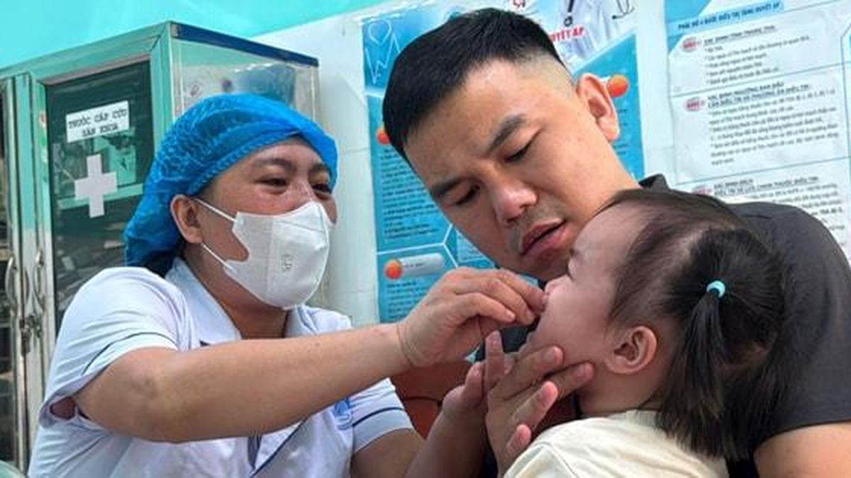 Cầu Giấy: Đồng loạt triển khai chiến dịch uống Vitamin A và cân đo cho ...