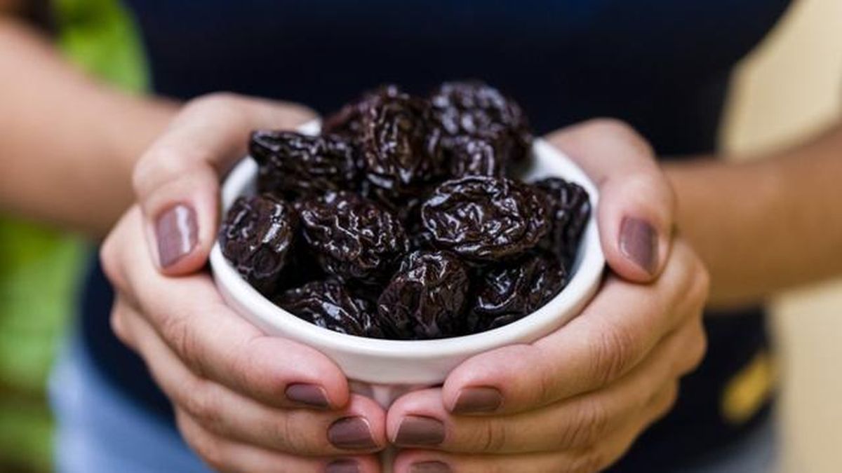 Lý do phụ nữ mãn kinh nên ăn mận khô thường xuyên hơn - Báo Sức Khỏe ...