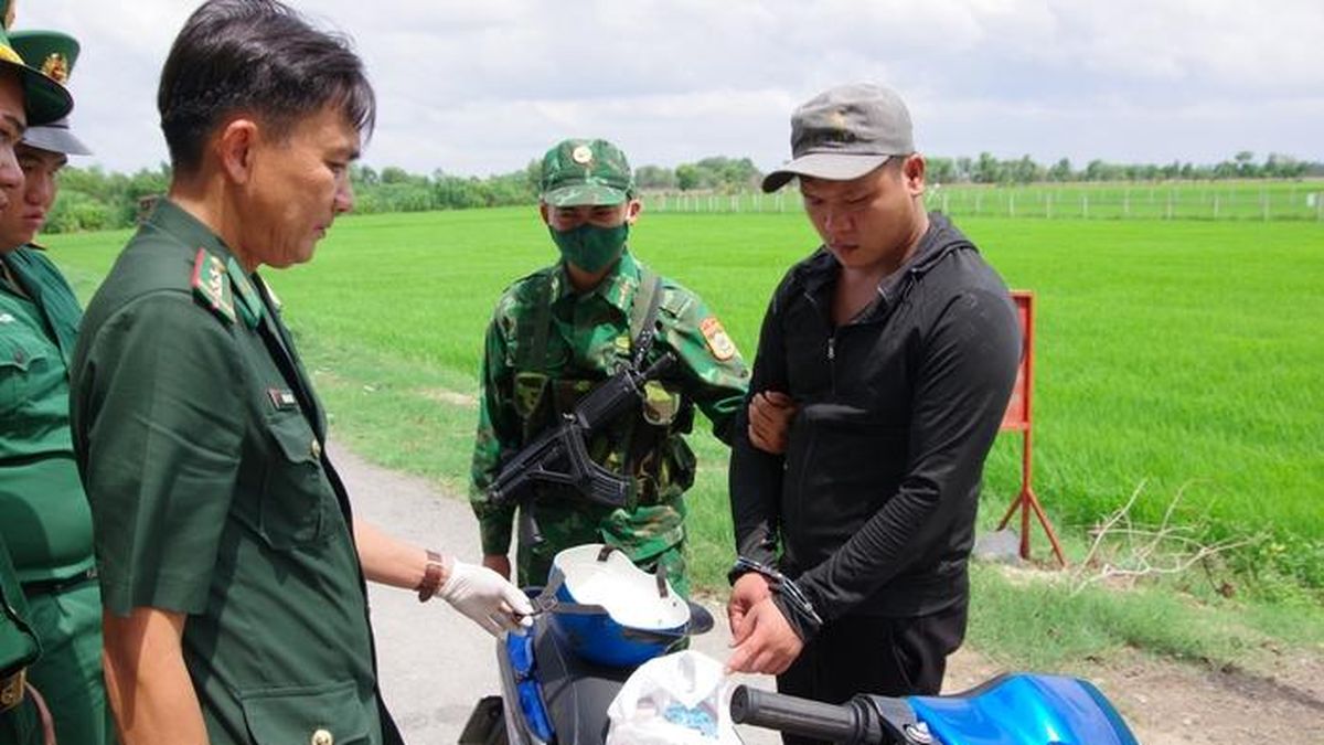 Phá đường dây vận chuyển ma túy qua cửa khẩu Mộc Bài - Báo Người Lao Động