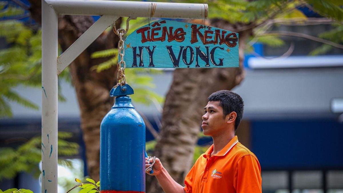 Tiếng kẻng đặc biệt và hành trình đến kỳ thi tốt nghiệp THPT của nam ...