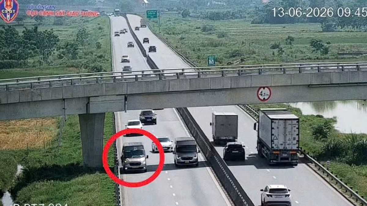 Dừng xe trên cao tốc cho khách vệ sinh, tài xế bị phạt 13 triệu đồng ...