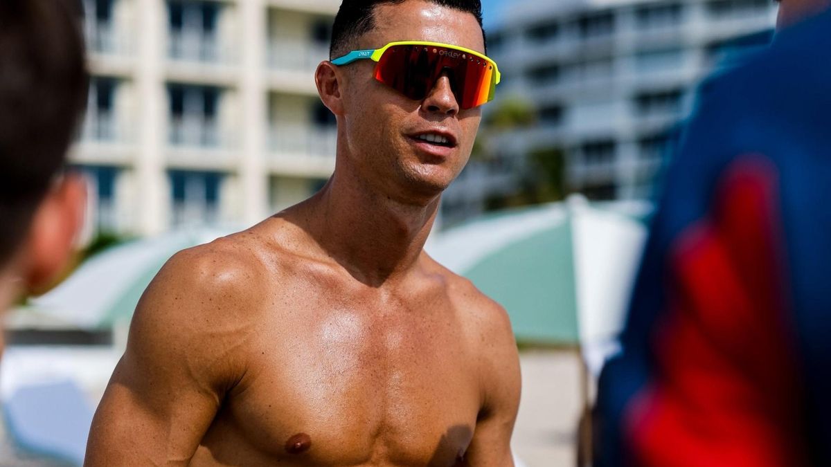 Nhà vô địch Champions League kinh ngạc trước body của Ronaldo - Tạp chí ...