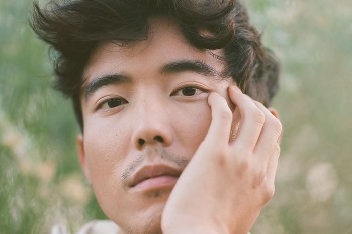 Nam thần gốc Á 'trông hao hao' rapper Khói của 'The Umbrella Academy ...
