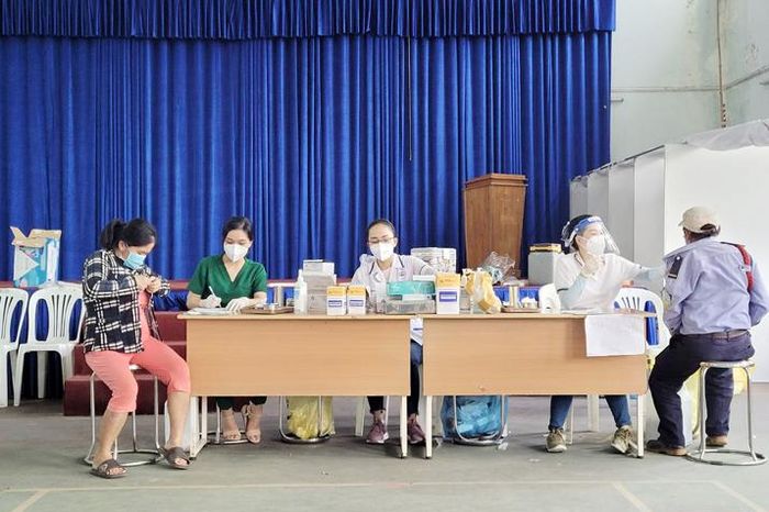 Có thể tiêm bổ sung vaccine AstraZeneca cho người đã tiêm Vero Cell ...