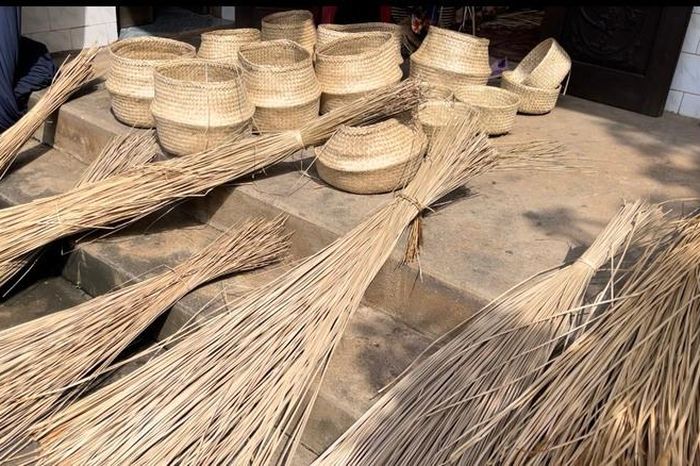 Phụ nữ xã Nghĩa Lợi gìn giữ nghề đan cói truyền thống - Báo Phụ Nữ Việt Nam