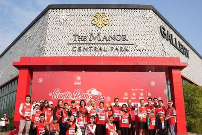 Giáng sinh ấm áp với Santa Run tại The Manor Central Park - Báo Tiền Phong