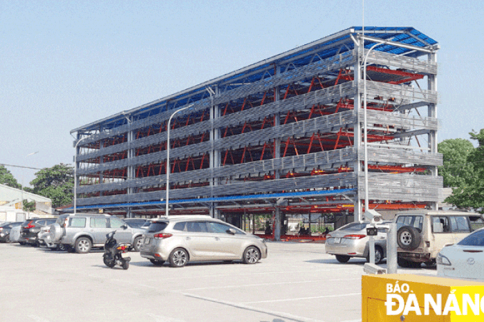 Sử dụng các bãi đất trống làm bãi đỗ xe - Báo Đà Nẵng