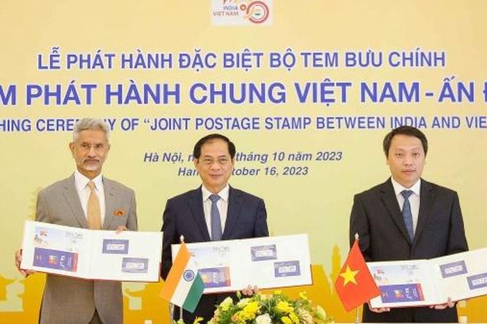 Hình ảnh môn võ dân tộc của Việt Nam-Ấn Độ trên tem chung hai nước ...