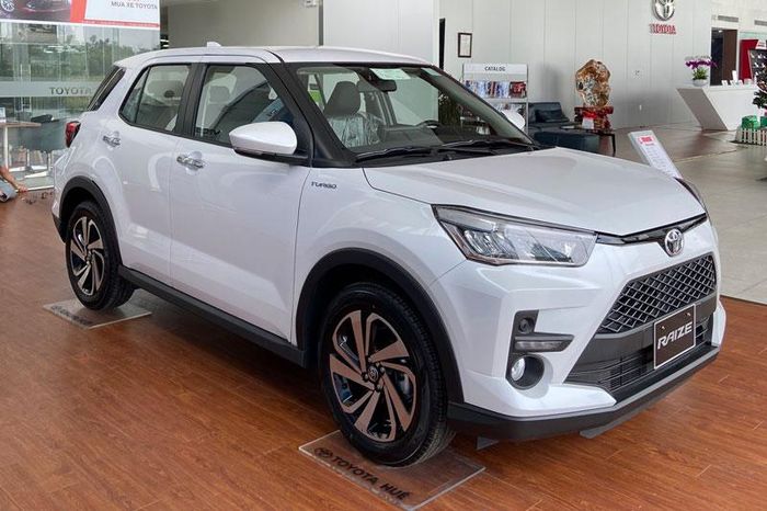 Toyota Raize giảm giá 54 triệu đồng, quyết đua doanh số với Kia Sonet ...