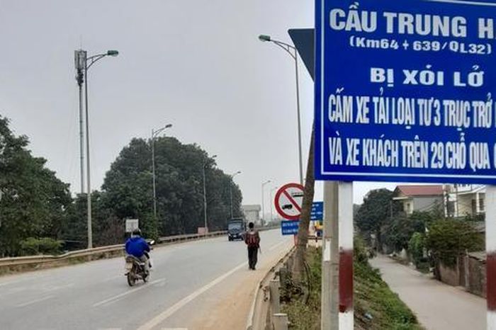 Cầu Trung Hà xuống cấp, các phương tiện di chuyển ra sao? - Báo Giao Thông