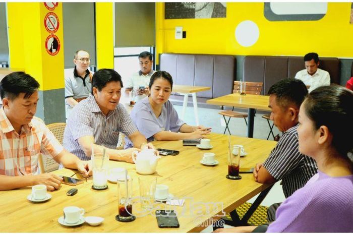 Phó chủ tịch UBND tỉnh Lê Văn Sử cà phê cuối tuần cùng doanh nghiệp ...
