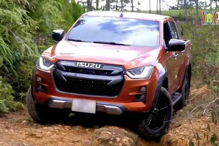 Isuzu và Mercedes-Benz Việt Nam gọi sửa chữa hơn 2.500 xe hơi - Đài ...