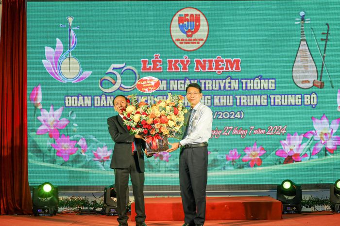 Kỷ niệm 50 năm Ngày truyền thống Đoàn Dân ca kịch Giải phóng khu Trung ...