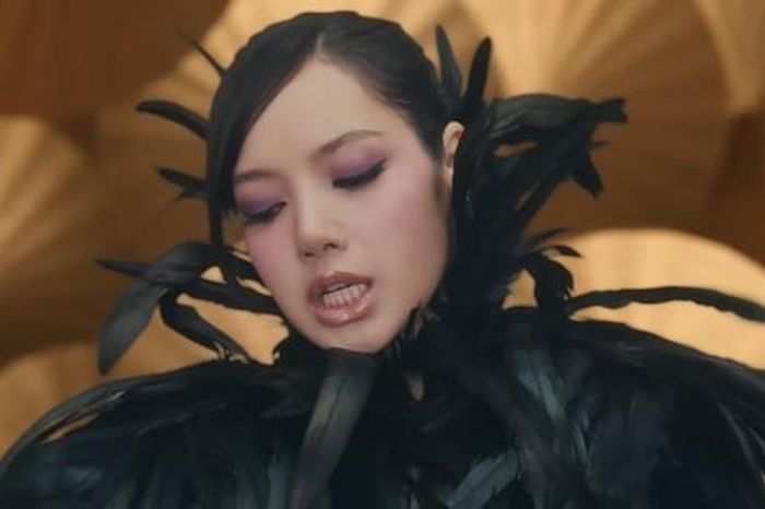 Lisa (BlackPink) đưa nhà mốt Việt vào MV đang gây sốt - Báo Tiền Phong