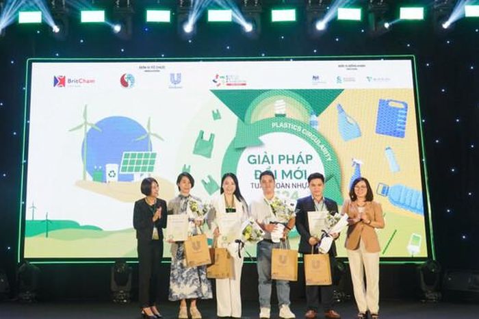 3SR - Green Mini mart được trao chứng nhận TOP 20 giải pháp đổi mới ...