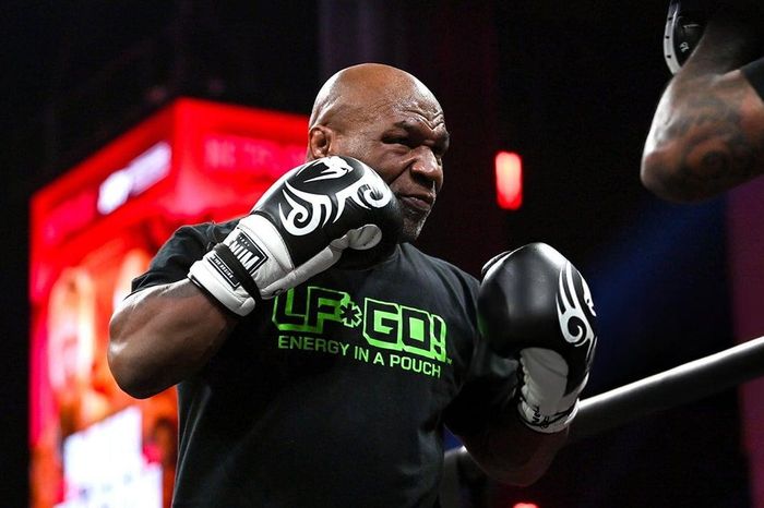 Mike Tyson tái hiện cú đấm huyền thoại, sẵn sàng tái xuất ở tuổi U60 ...