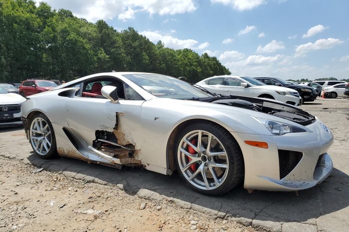Siêu xe Lexus LFA nhanh chóng có chủ mới mặc dù hư hỏng nặng - Tạp chí ...