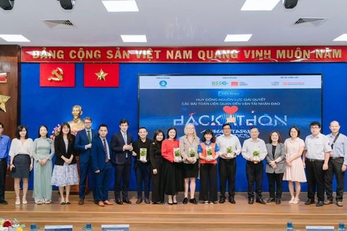 Phát động cuộc thi 'Hackathon 2025' - Chuyên trang Sinh viên Việt Nam ...
