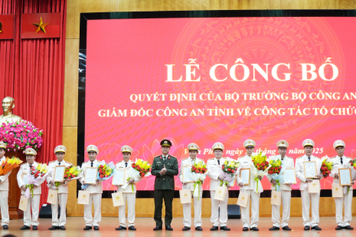 Công bố quyết định của Bộ Công an và Giám đốc Công an tỉnh về công tác ...