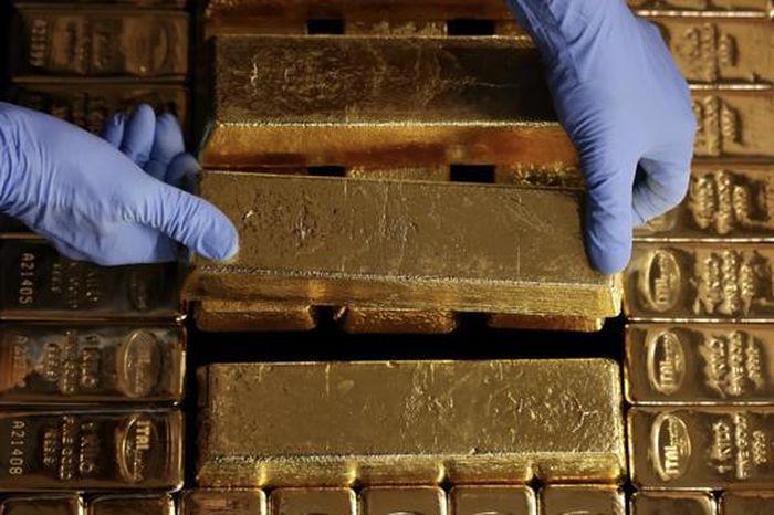 Vàng sụt giá tuần này, 'cá mập' SPDR Gold Trust xả ồ ạt 20 tấn - Tạp ...