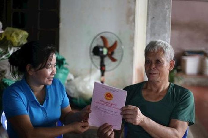 Hà Nội cấp hơn 68.000 giấy chứng nhận quyền sử dụng đất có mã QR - Báo ...