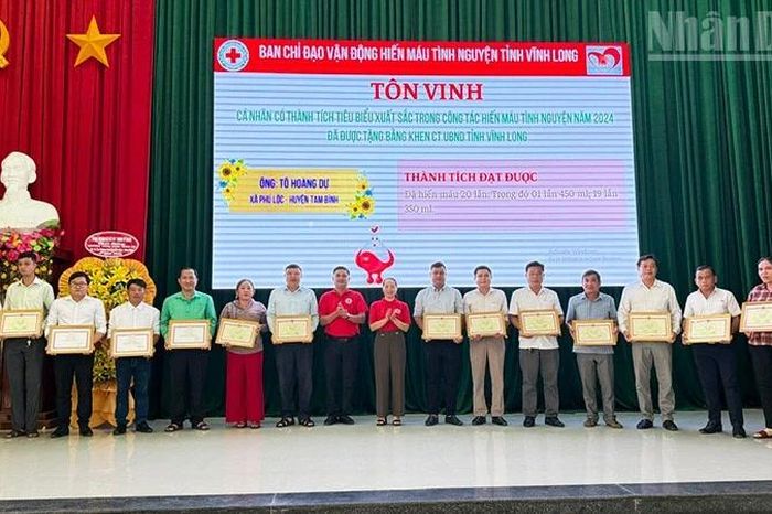 Vĩnh Long tuyên dương những người hiến máu tình nguyện năm 2025 - Báo ...