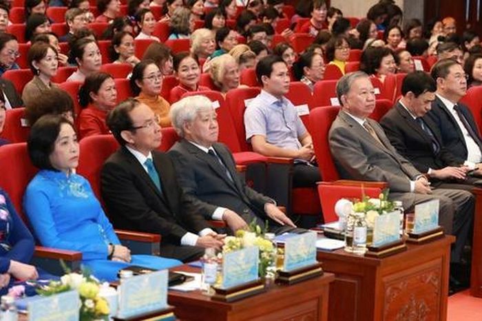Trung ương Hội Liên hiệp Phụ nữ Việt Nam đón nhận Huân chương Lao động ...