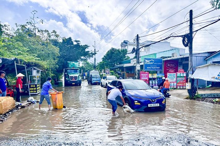 Cảnh báo triều cường duy trì cao, theo dõi siêu bão Fung-wong - Báo Cà Mau
