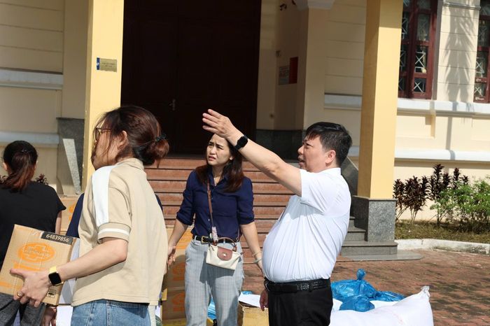 Viện trưởng Viện Pasteur TP.HCM trực tiếp đến vùng ngập lụt - Tạp chí ...