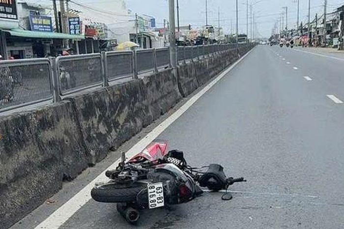 Xe máy tông trúng người đi bộ, hai người tử vong trên QL1 ở Đồng Tháp ...