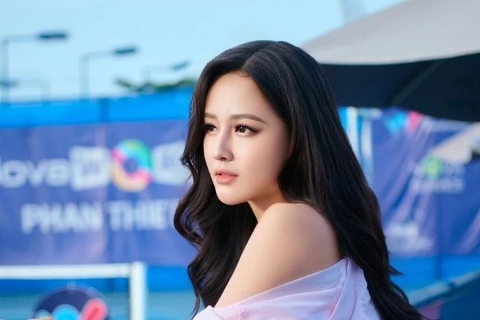 Mai Phương Thúy thiêu đốt ánh nhìn, ghi điểm với body quyến rũ trên sân ...