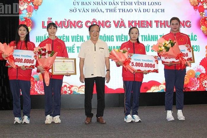 Vĩnh Long khen thưởng huấn luyện viên và vận động viên đạt thành tích ...