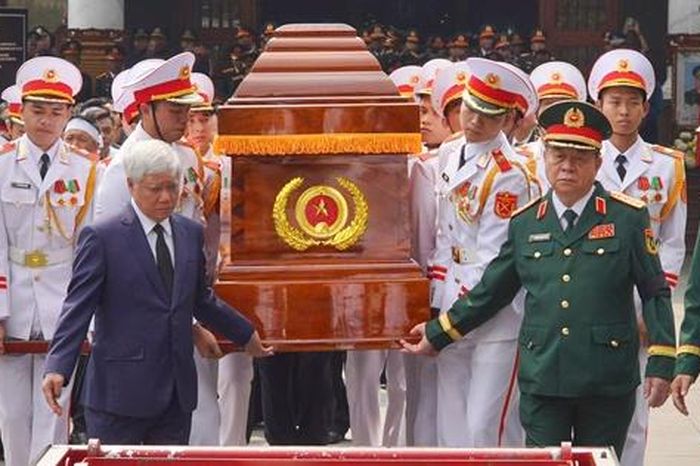 Tiễn đưa Đại tướng, Anh hùng LLVT nhân dân Lê Văn Dũng về quê nhà - Báo ...