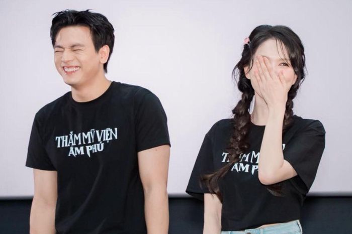 Lê Xuân Tiền bất ngờ công khai hôn Ngọc Trinh - Tạp chí SaoStar