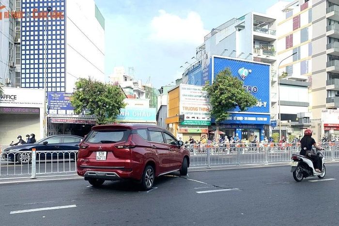 Sự cố giao thông ngay ngày đầu phân luồng giao thông đảo chiều ở TP HCM ...