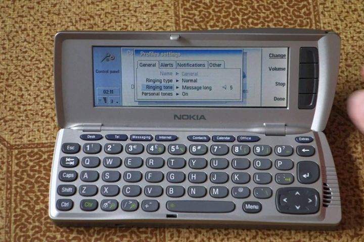 Nhìn lại Nokia 9210 Communicator: Chiếc điện thoại trong mơ của những ...