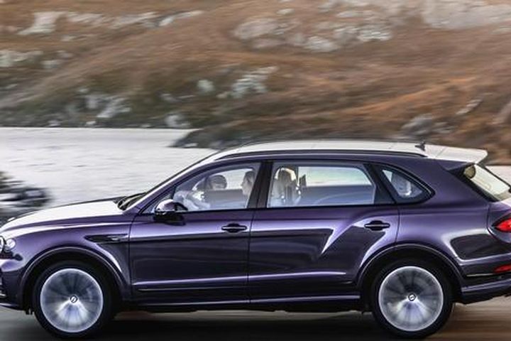 Hơn 3.000 xe Bentley Bentayga bị triệu hồi do lỗi camera lùi - Báo Tiền ...