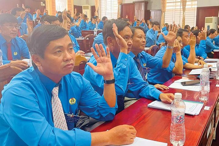 Tăng cường chăm lo công đoàn viên vùng biên giới - Báo An Giang